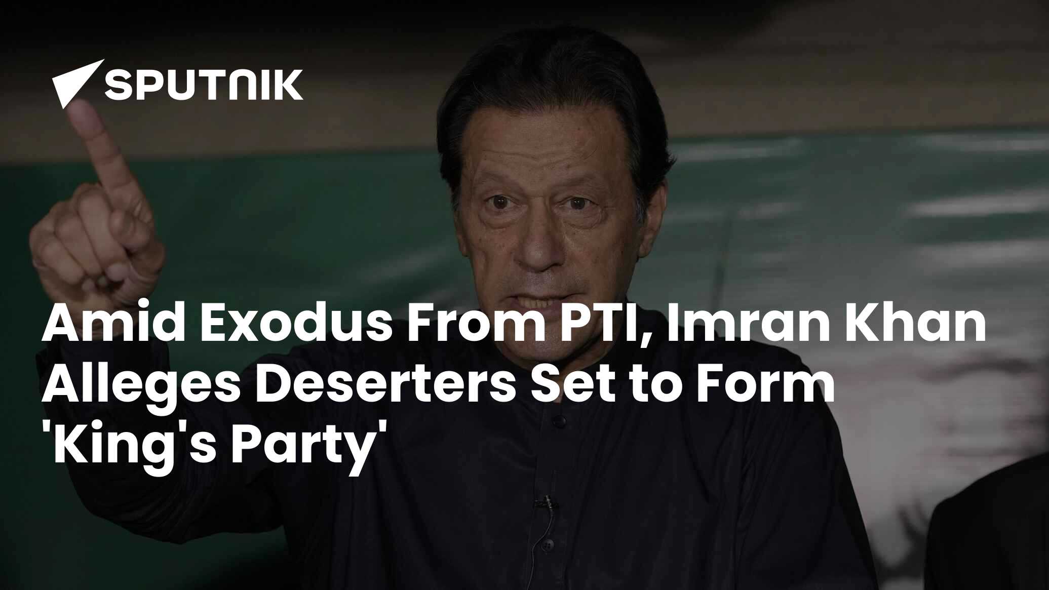 Amid Exodus From PTI, Imran Khan Alleges Deserters Set to Form 'King's ...